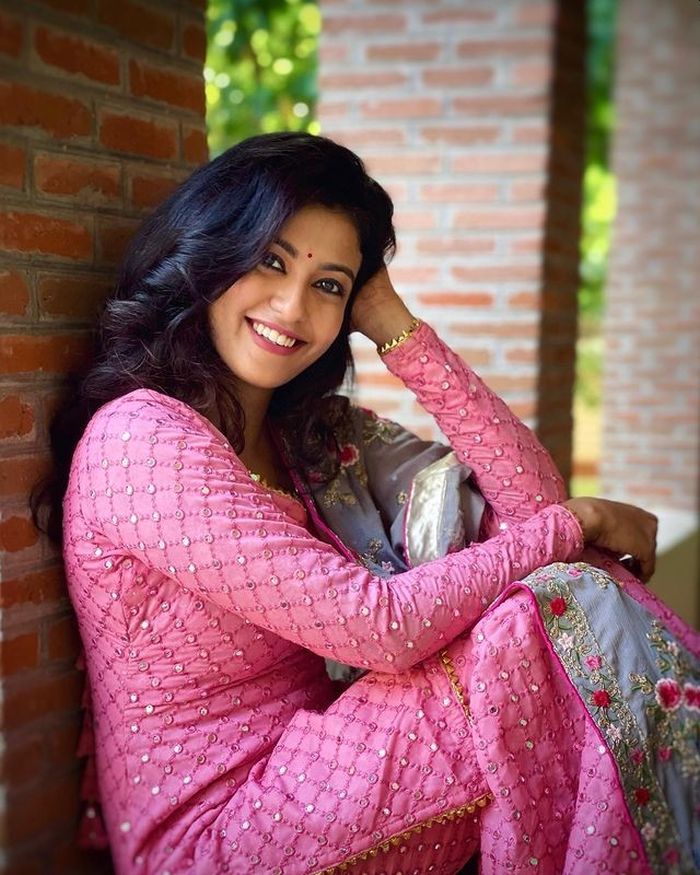 எந்த ஆங்கிளில் பார்த்தாலும் அழகுதான் ரசிகர்களை ஒரேடியாக சாய்த்த ...