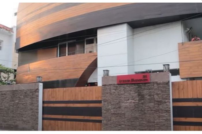 நடிகர் சிம்பு வசித்து வரும் பிரமாண்டமான வீட்டை பார்த்து உள்ளீர்களா ...