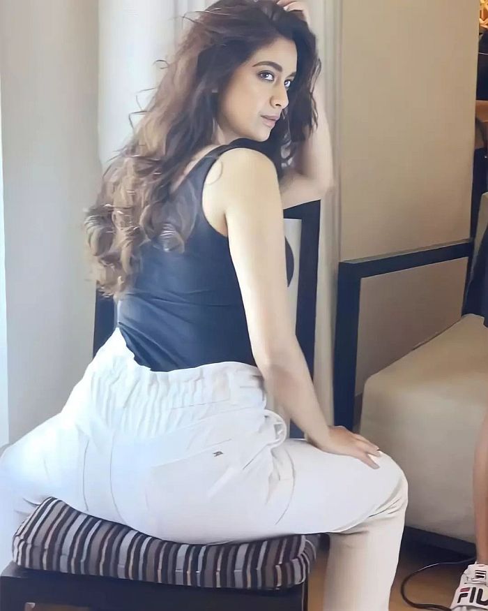 கிளாமர் பக்கம் தாவும் நடிகை கீர்த்தி சுரேஷ் - லேட்டஸ்ட் புகைப்படத்தை பார்த்து ஜொள்ளுவிடும் ...